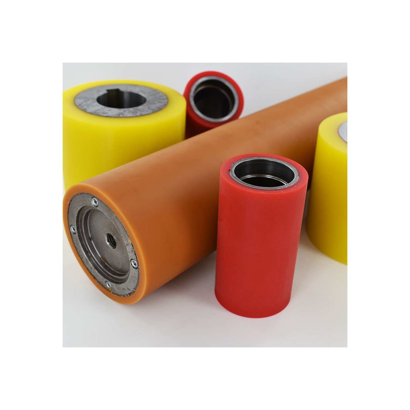 Polyurethane lining for metal cylinders